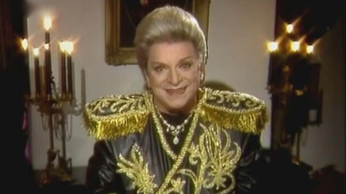 Sanat Güneşi Zeki Müren’in Değerlerini Görmeye Değer… | Beşiktaş Çınar ...